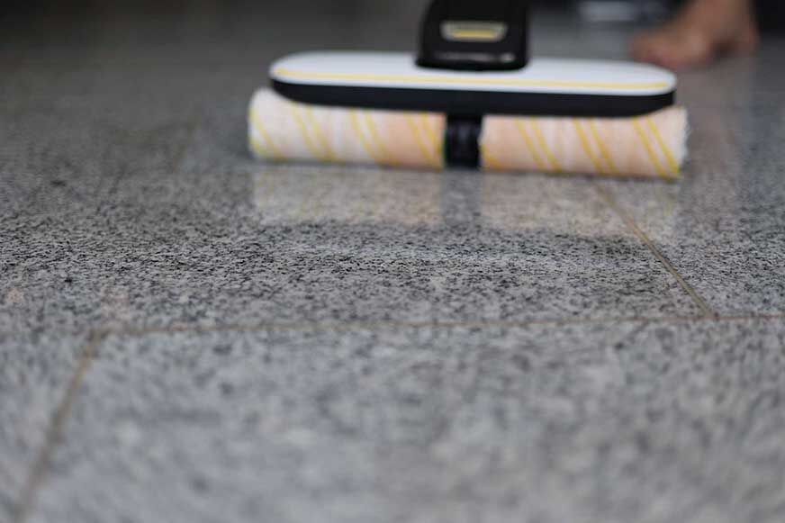 Test des Hartbodenreinigers Kärcher FC 4-4 Battery Set (2025)